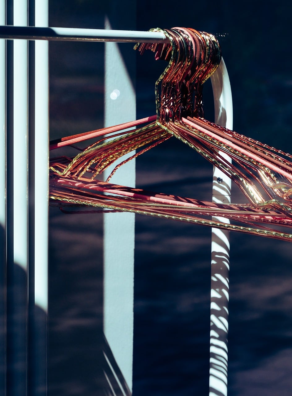 Le choix idéal d’une penderie métallique pour un rangement élégant et ...